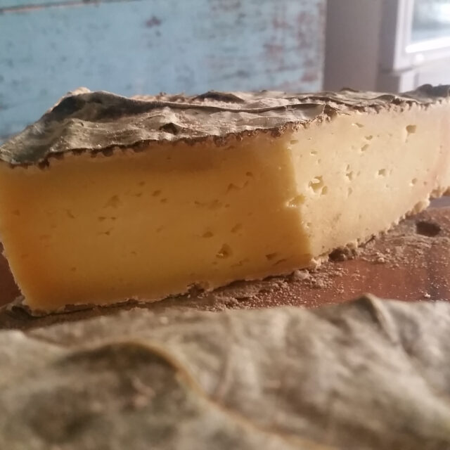 Cacio Stagionato - Produzione e Vendita Diretta Formaggi Stagionati ...